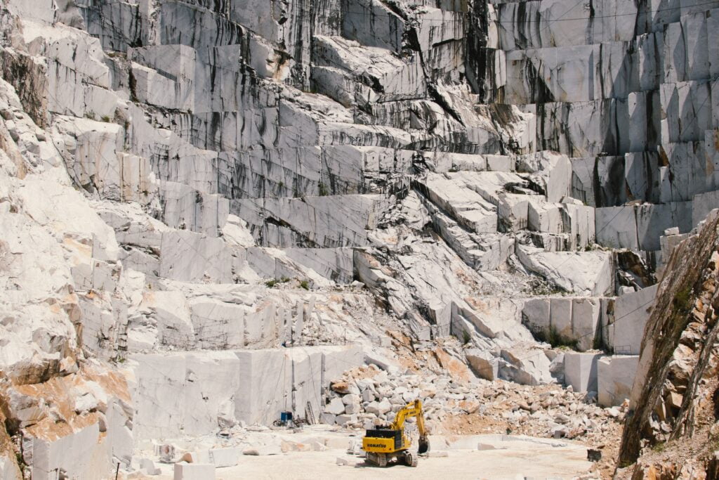 La Elegancia y Sostenibilidad del Mármol en la Construcción de Casas ...